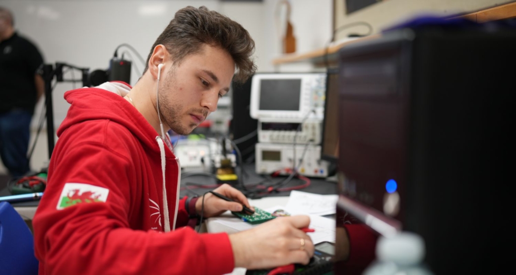 Industrial Electronics Competition - WorldSkills UK